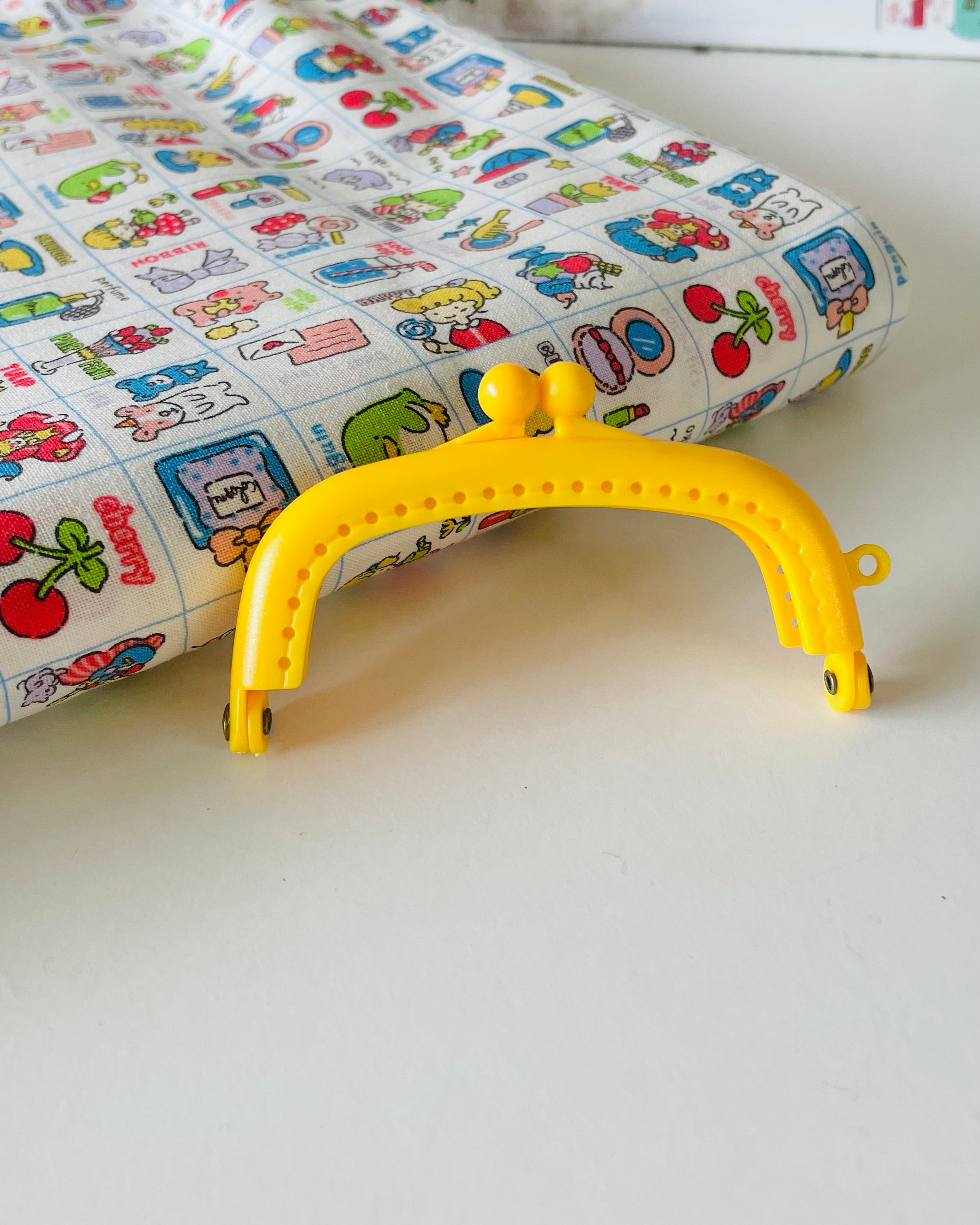 Kiss Clasp Purse Frame - yellow – Rose Garden Patchwork