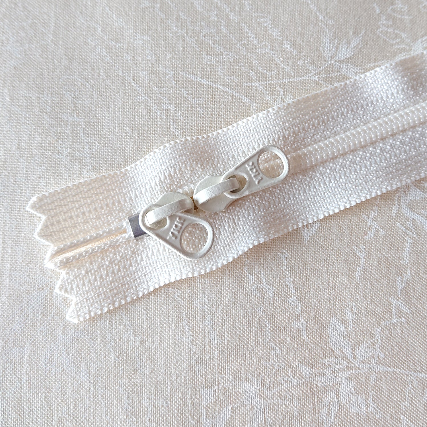 YKK Candy Color Zipper -- White(50cm/20in) – Rose Garden Patchwork